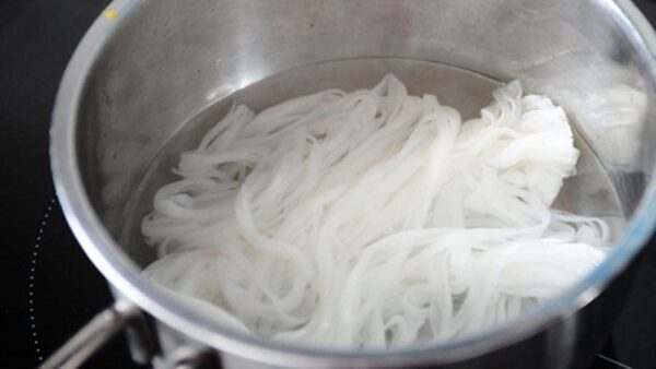 Pho noodles package: Solution for convenient Vietnamese pho